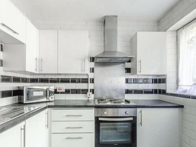2 Bedroom Flat For Sale In Hyde Park Estate, London