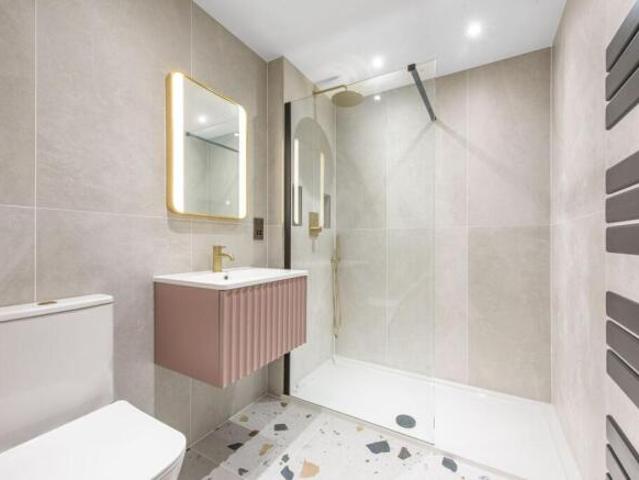 2 bedroom flat for sale in Ingham Road, West Hampstead, London, NW6