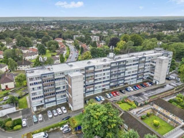 2 bedroom flat for sale in Ingledew Court, Leeds, LS17