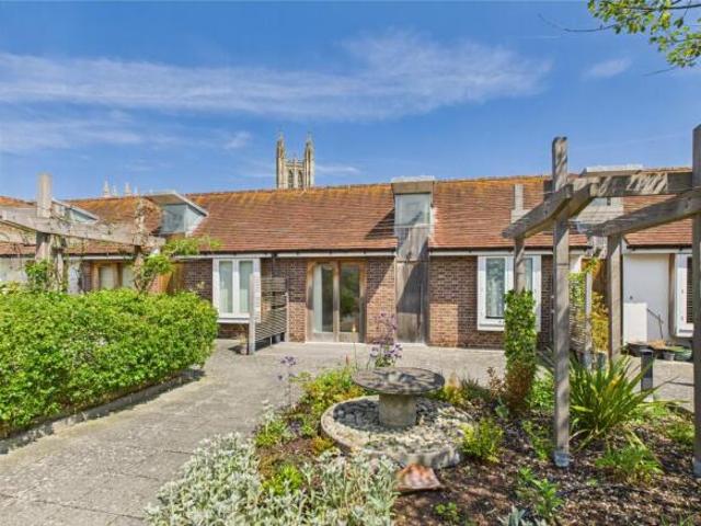 2 bedroom flat for sale in Iron Bar Lane, Canterbury, CT1