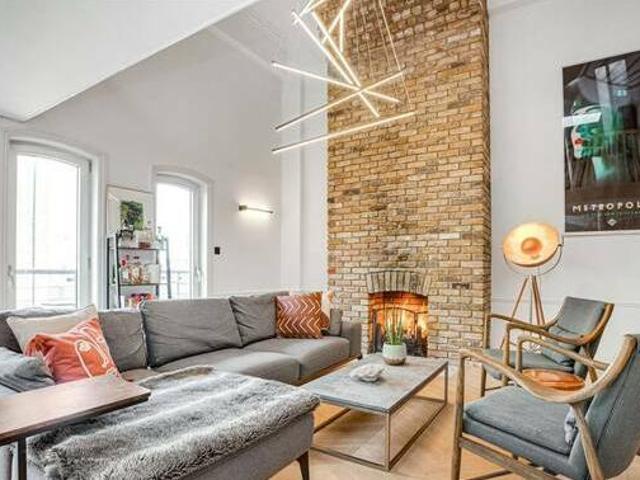 2 bedroom flat for sale in Ivory House Clove Hitch Quay London SW11