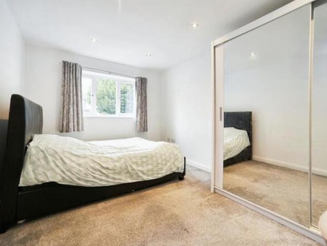 2 bedroom flat for sale in Iveson Road, Leeds, LS16