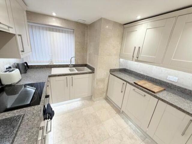 2 bedroom flat for sale in Jevington Gardens, Eastbourne, BN21