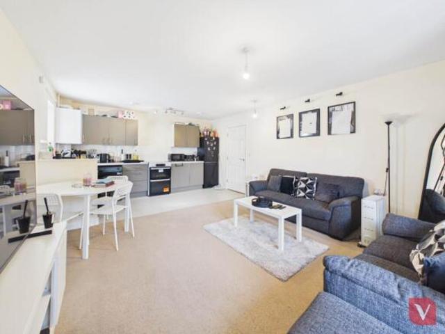 2 bedroom flat for sale in Jonathan Henry Place, Luton, LU4
