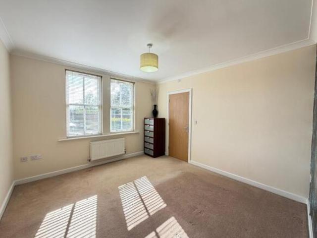 2 bedroom flat for sale in Jodrell Drive, Grappenhall, WA4
