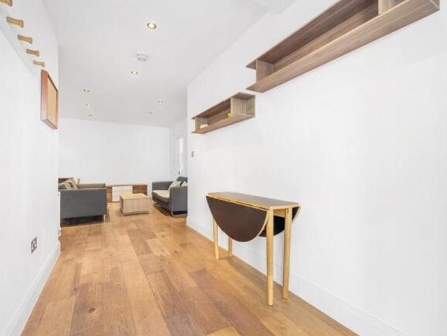 2 bedroom flat for sale in Josephine Avenue, SW2