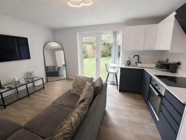 2 bedroom flat for sale in Junction Road, Brentwood, CM14