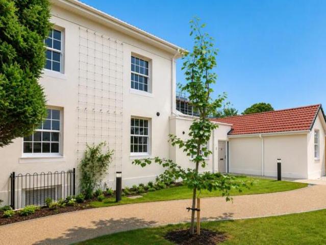 2 bedroom flat for sale in Juniper Gardens, Southsea, Hampshire, PO5
