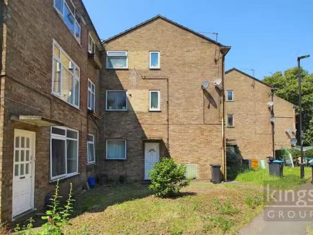 2 bedroom flat for sale in Jubilee Crescent, Edmonton, N9