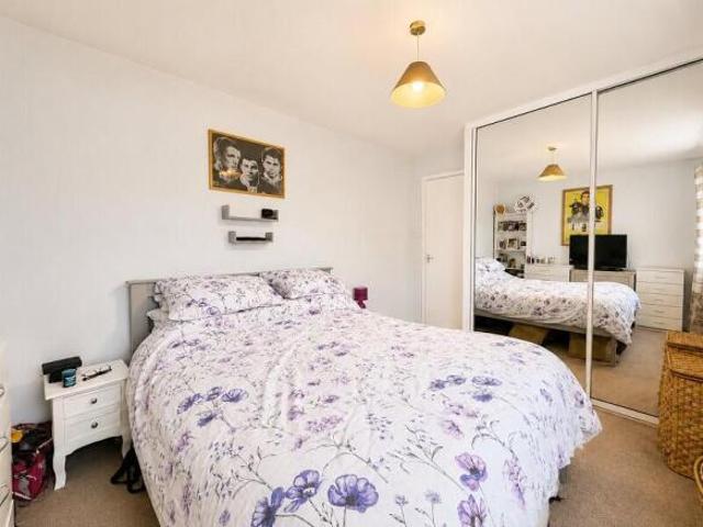 2 bedroom flat for sale in Kenilworth Place, West Cross, Swansea, City And County of Swansea. SA3