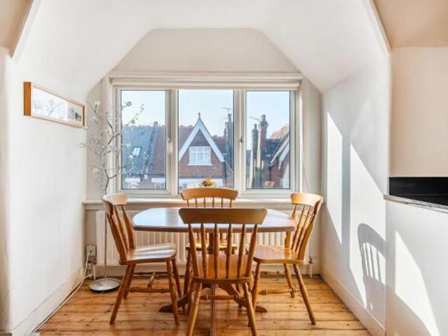 2 bedroom flat for sale in Kenilworth Road, London, W5