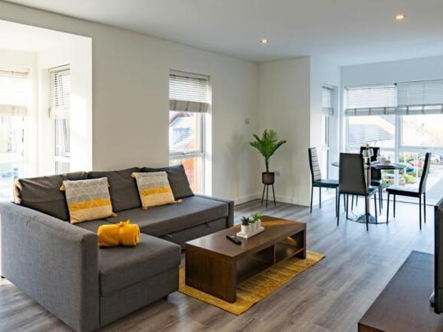2 bedroom flat for sale in Kennet Island, Berkshire, RG2
