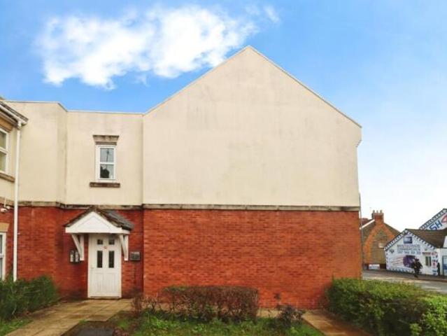 2 bedroom flat for sale in Kennington Avenue, Kingswood, Bristol, Gloucestershire, BS15