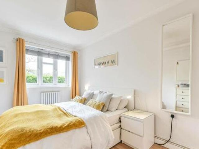 2 Bedroom Flat For Sale In Kennington, London
