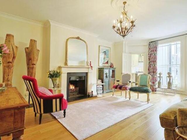 2 Bedroom Flat For Sale In Kensington & Chelsea