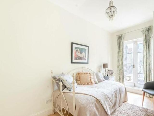 2 Bedroom Flat For Sale In Kensington, London