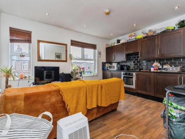 2 bedroom flat for sale in Kensington Road, Chorlton, Manchester, M21