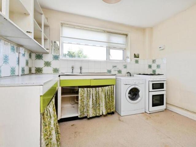 2 bedroom flat for sale in Kelvedon Close, Chelmsford, CM1