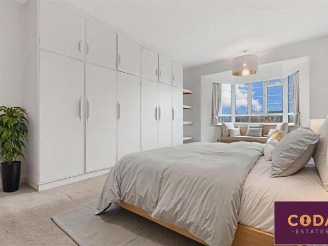 2 bedroom flat for sale in Kelvin Court, Glasgow, G12