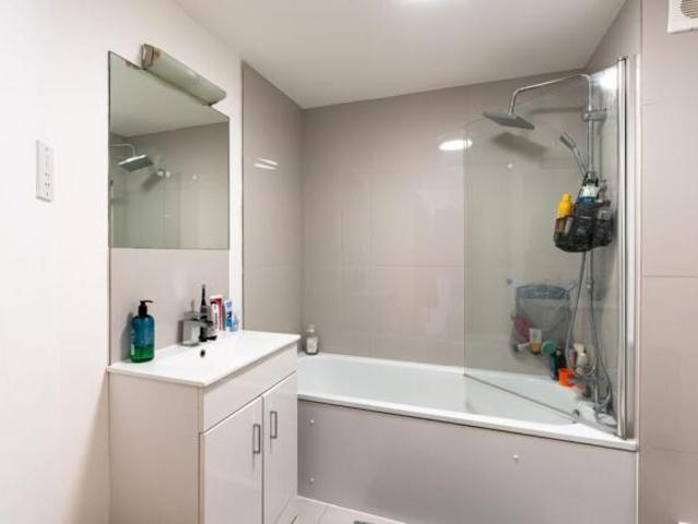 2 bedroom flat for sale in Kelburne Road, Queens Court, OX4