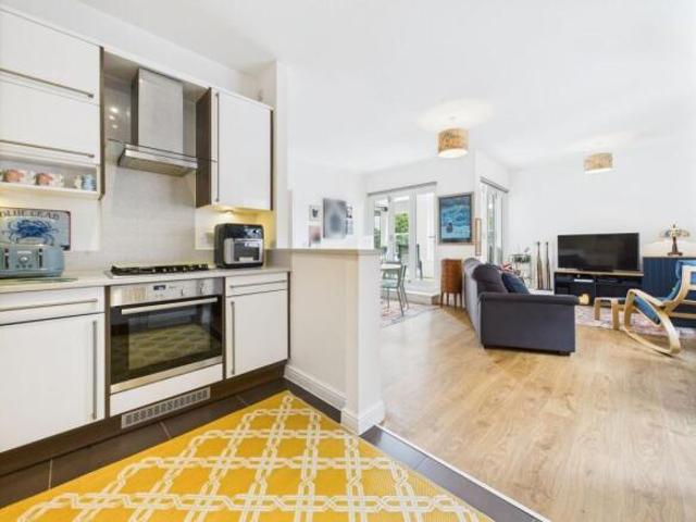 2 bedroom flat for sale in Kershaw Drive, Lancaster, LA1