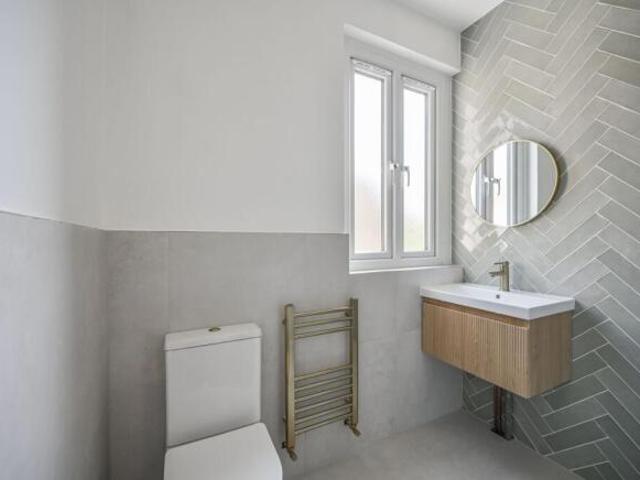 2 bedroom flat for sale in Keston Road, Tottenham, London, N17