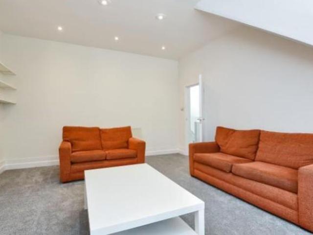 2 bedroom flat for sale in Kew Road, Richmond, TW9