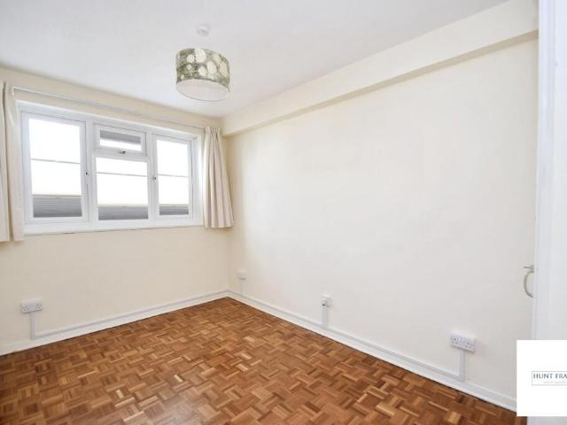 2 bedroom flat for sale in King Edwards Parade, Eastbourne, BN21