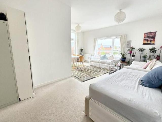 2 bedroom flat for sale in Kings Barton, SO22