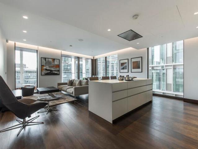 2 bedroom flat for sale in Kings Gate Walk, London, SW1E