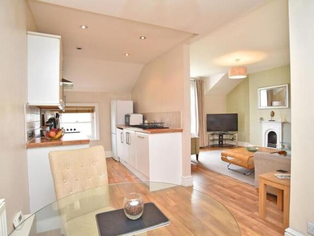 2 bedroom flat for sale in Kings Road, Harrogate, HG1
