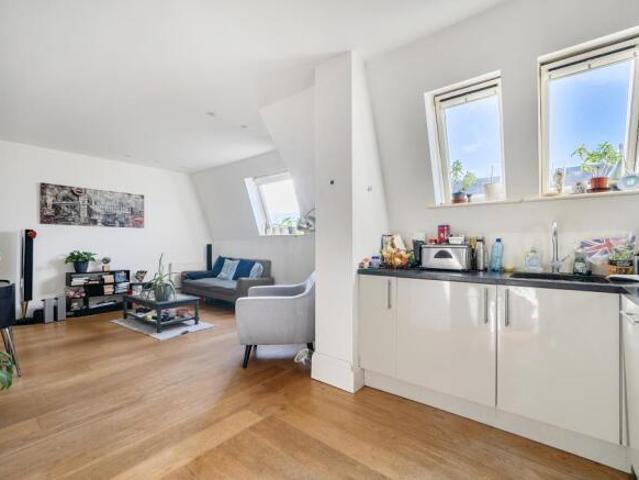 2 bedroom flat for sale in Kings Road, Reading, Berkshire, RG1