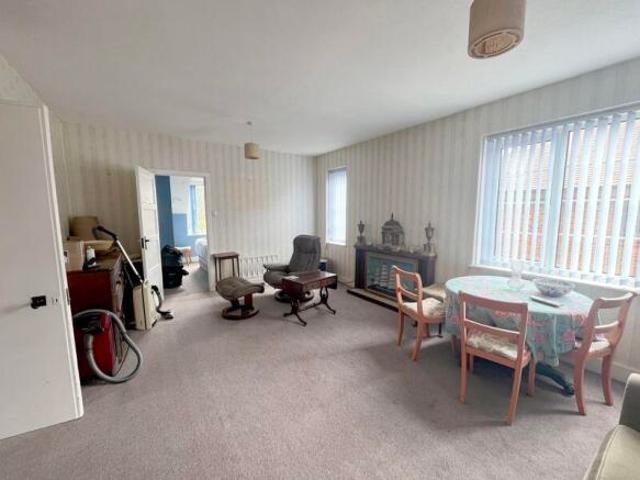 2 bedroom flat for sale in Kingsdown, CT14