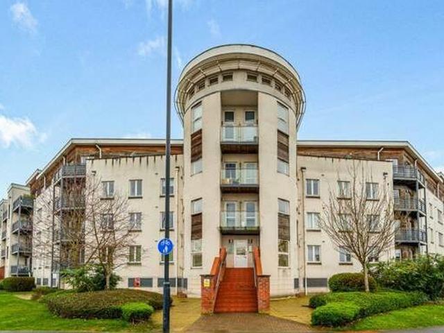 2 bedroom flat for sale in Kingsquarter Maidenhead SL6