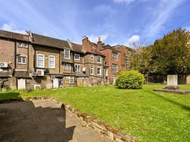 2 Bedroom Flat For Sale In Kingston Upon Thames, London