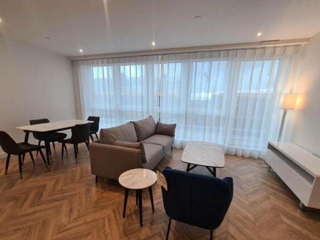 2 Bedroom Flat For Sale In Kingston Upon Thames, Surrey