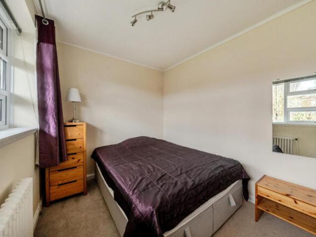2 bedroom flat for sale in Kingston Hill, Kingston Upon Thames, KT2