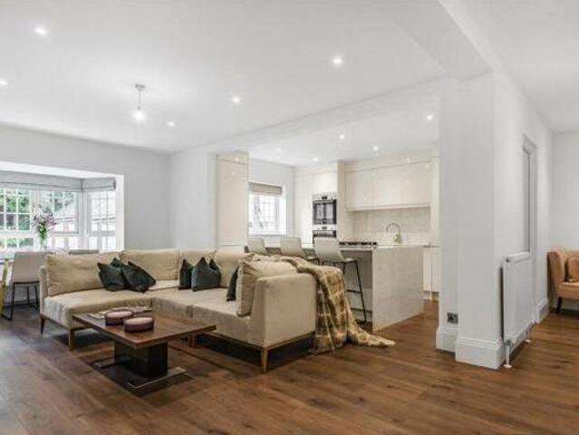 2 Bedroom Flat For Sale In Kingswood