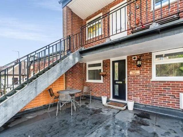 2 Bedroom Flat For Sale In Kingswood