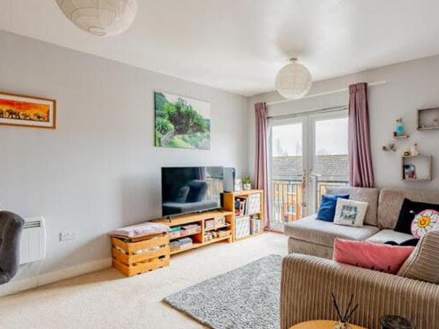 2 Bedroom Flat For Sale In Kingswood