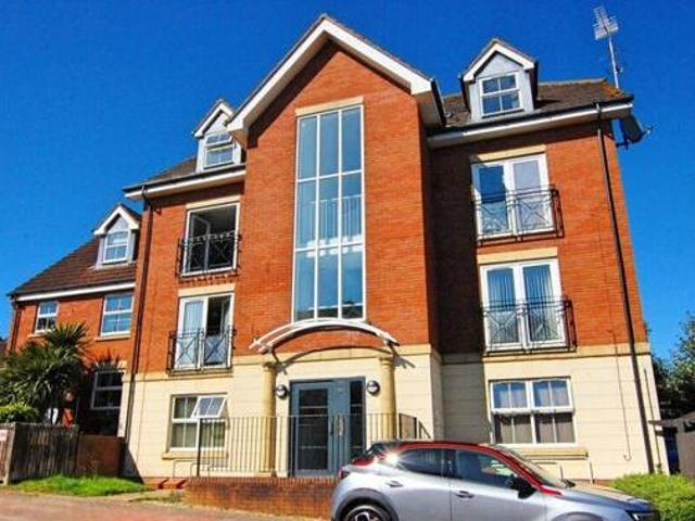 2 Bedroom Flat For Sale In Kingswood, Bristol