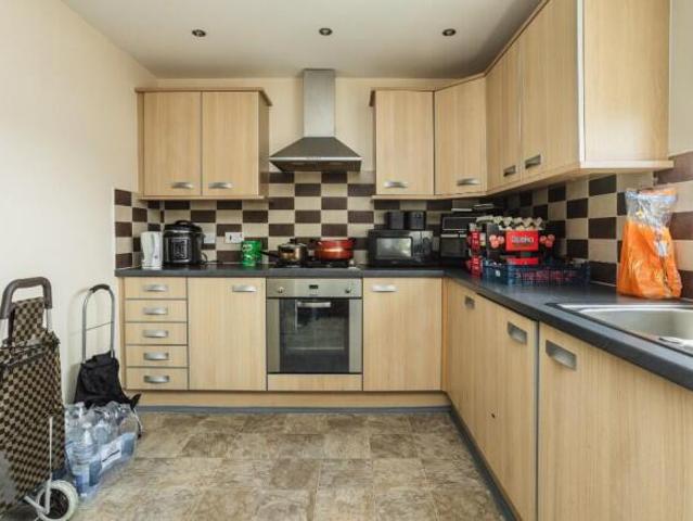 2 bedroom flat for sale in Kinsey Road, Sheffield, S35
