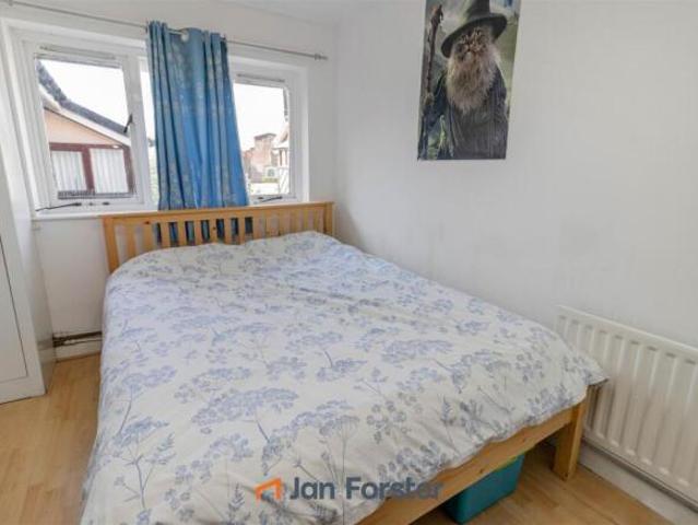 2 bedroom flat for sale in Kirkwood Drive, Newcastle Upon Tyne, NE3