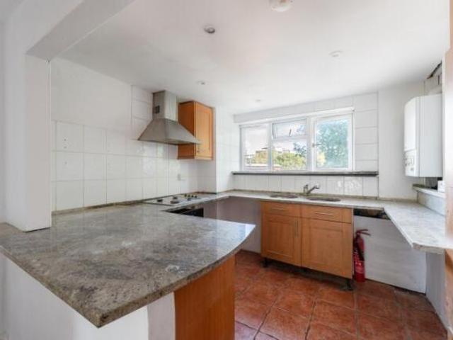 2 bedroom flat for sale in Knox Court, Studley Road, London, SW4