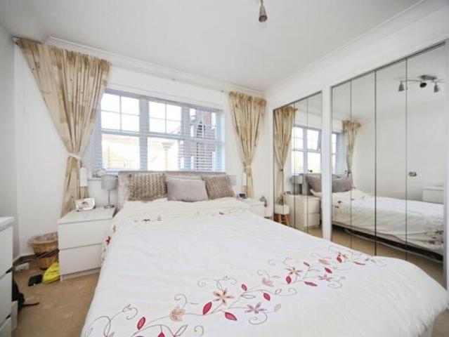 2 bedroom flat for sale in Knights Field, LUTON, LU2
