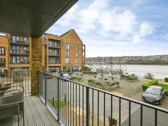 2 bedroom flat for sale in Knights Templar Way, Rochester, Kent, ME2