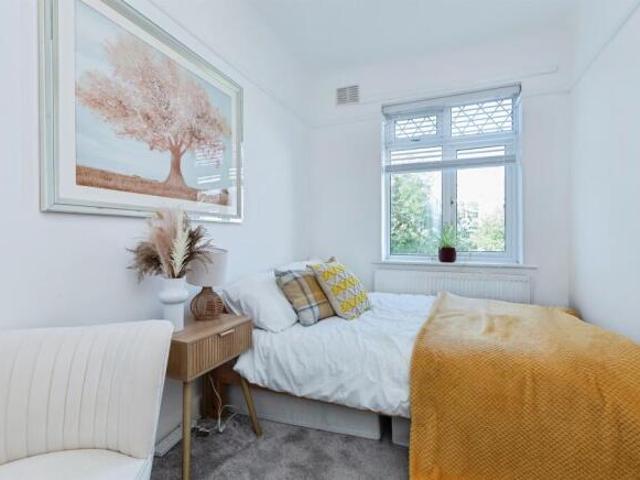 2 bedroom flat for sale in Knyveton Road, Bournemouth, BH1