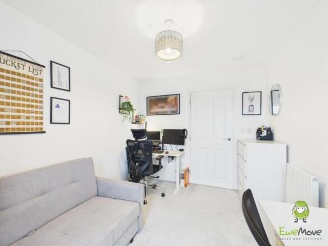2 bedroom flat for sale in Lambert Court, Basingstoke, RG21