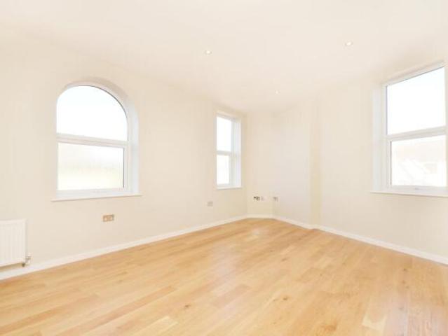 2 bedroom flat for sale in Lampmead Road, London, SE12