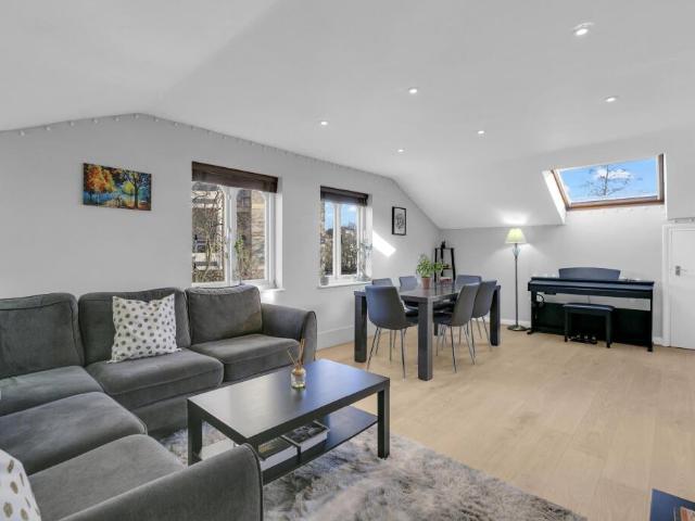 2 bedroom flat for sale in Lanark Road, Maida Vale W9
